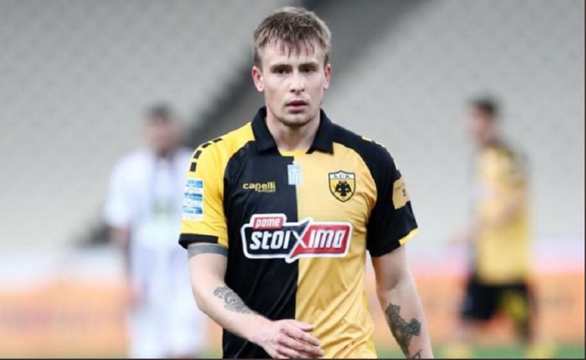 Фудбалер доживеал срцев удар на тренинг, лекарите со дефибрилатор ...